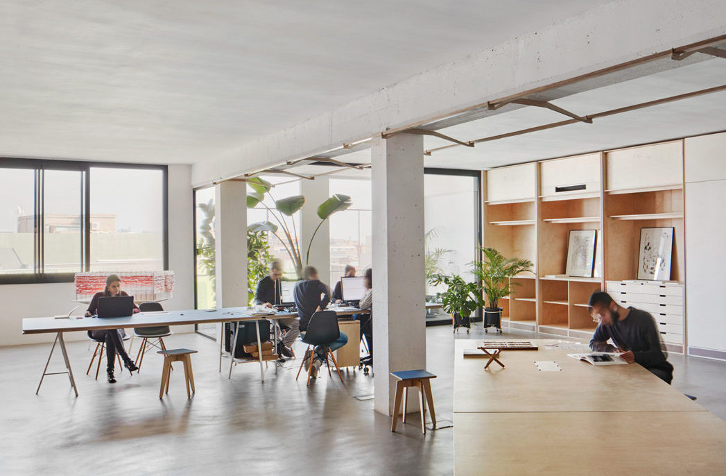 Barcelona warehouse transformed into co-working and maker space ...