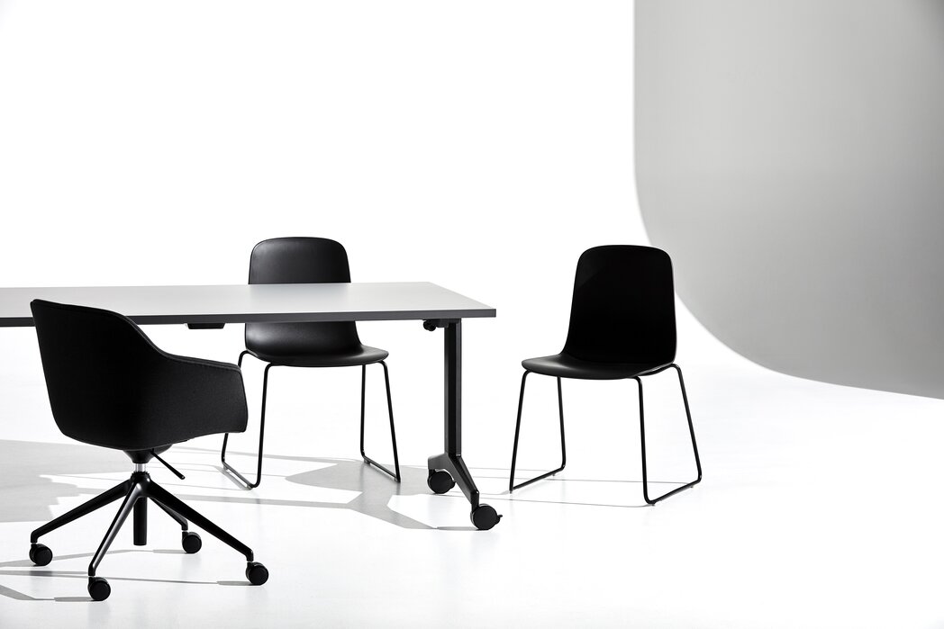 Zenith Design socialises the workstation with Kissen Conference ...