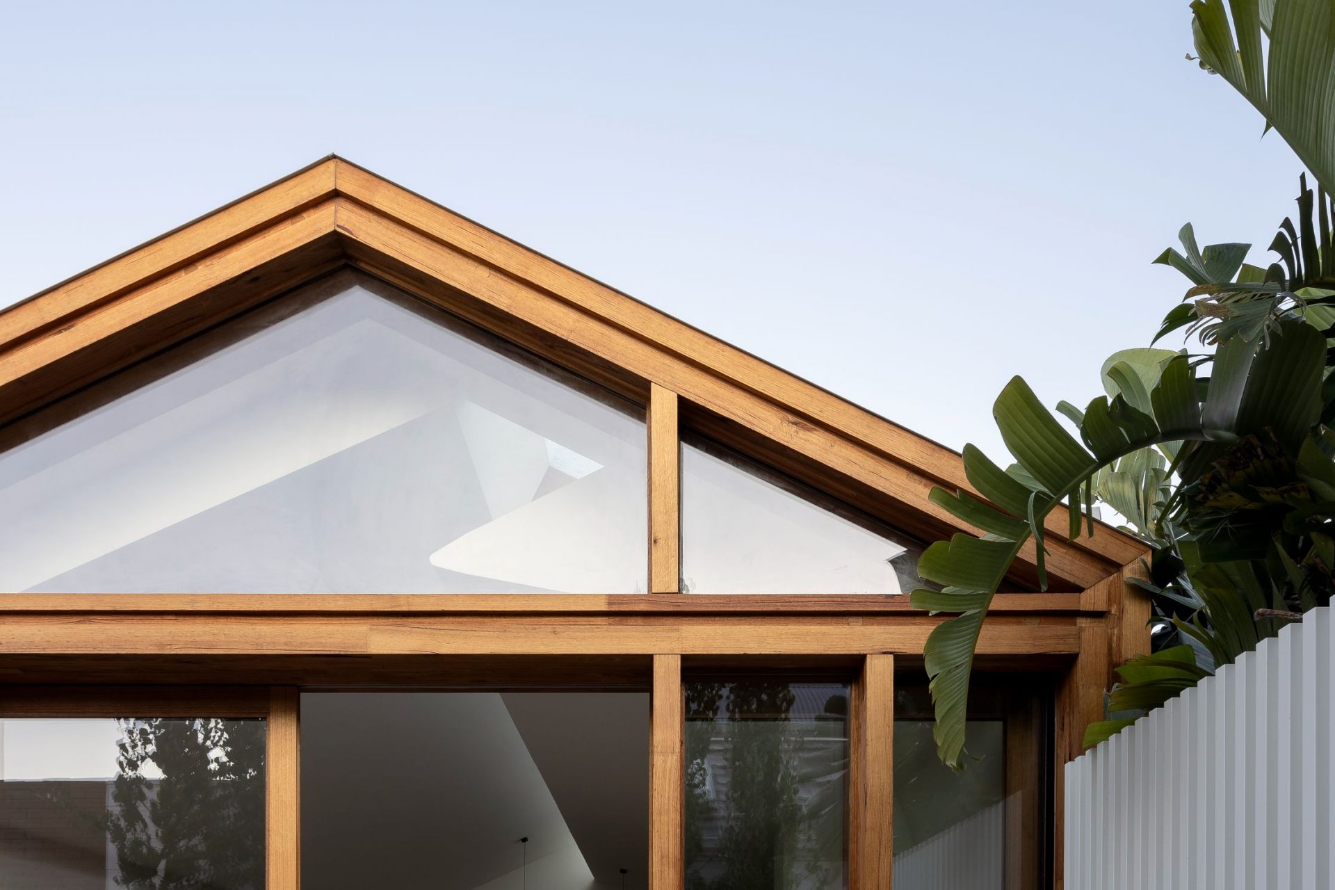 Kennon designs bright, naturally illuminated interior in Melbourne home ...