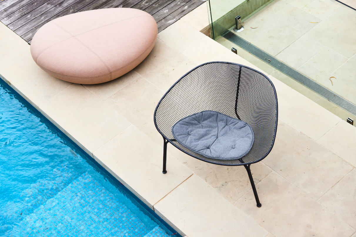 Al fresco entertaining in the Australian summer with timeless King ...